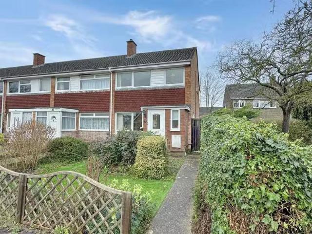 3 bedroom end of terrace house for sale in Leyburn Close, Cher.
