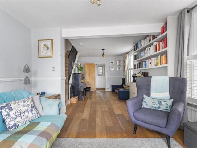 3 bedroom end of terrace house for sale in Lion Road, Twickenham, TW1