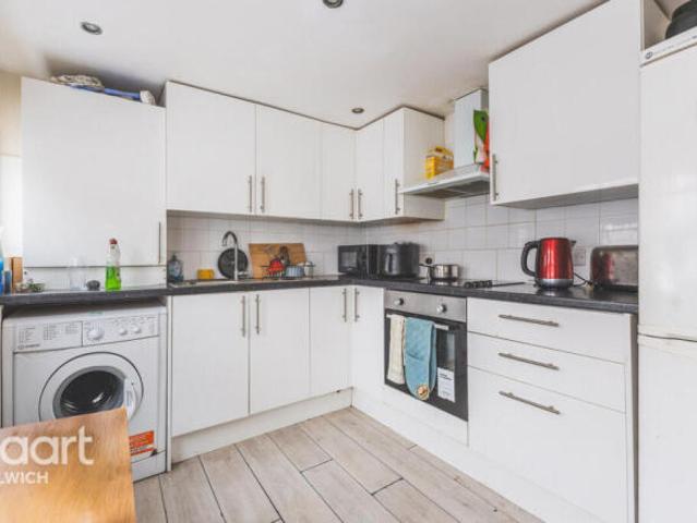 3 bedroom end of terrace house for sale in Lugard Road, London, SE15