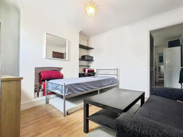 3 bedroom end of terrace house for sale in Mount Pleasant, Reading, Berkshire, RG1