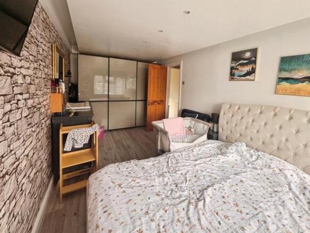 3 bedroom end of terrace house for sale in Molewood Close, Cambridge, CB4