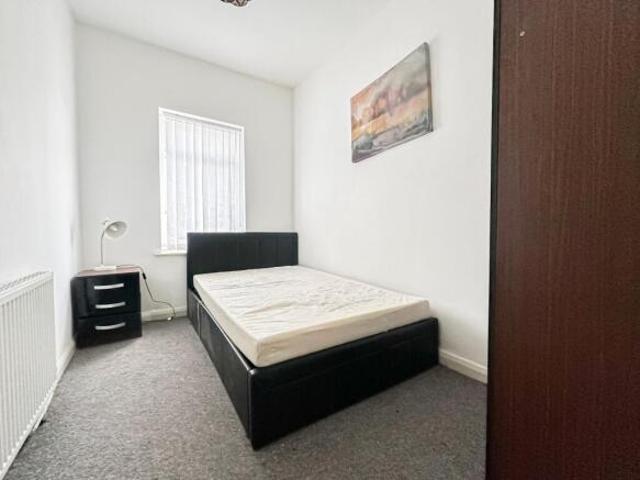 3 bedroom end of terrace house for sale in Molyneux Road, Kensington, L6