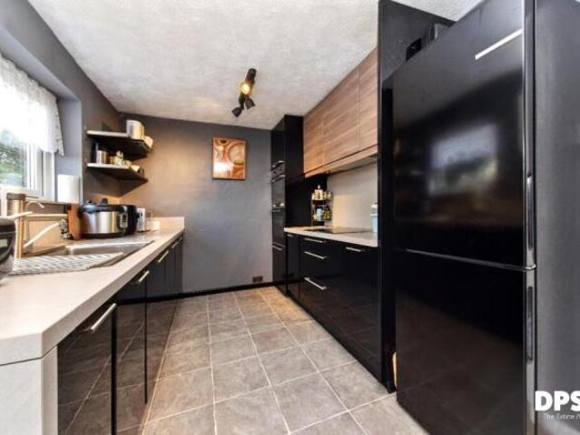 3 bedroom end of terrace house for sale in Moorfield, Gildersome, Leeds, LS27