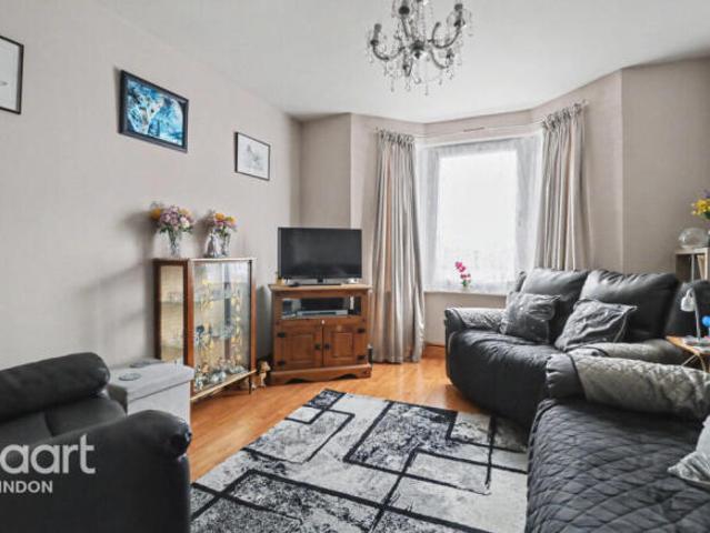 3 bedroom end of terrace house for sale in Morris Street, Swindon, SN2