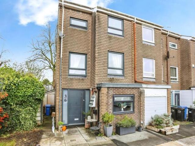 3 bedroom end of terrace house for sale in Mauldeth Close, Heaton Mersey, Stockport, SK4