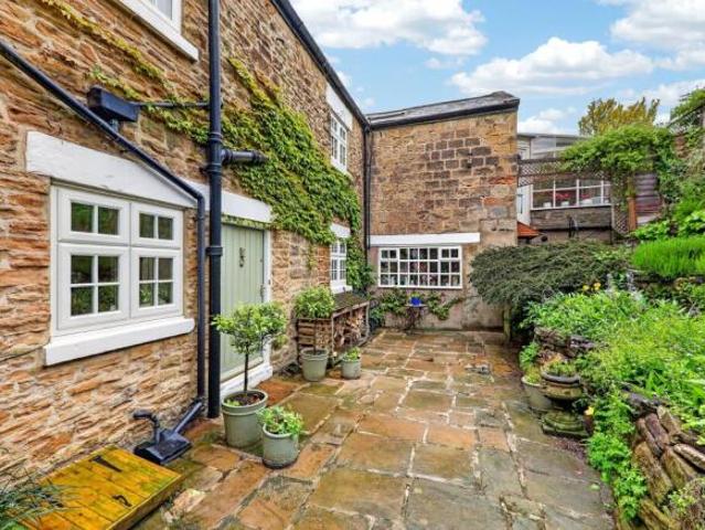 3 bedroom end of terrace house for sale in Main Street, Thorner, Leeds, LS14