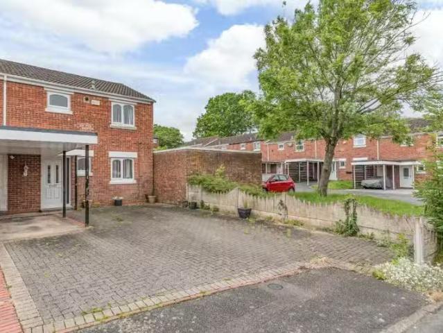 3 bedroom end of terrace house for sale in Mainstone Close, Wi.