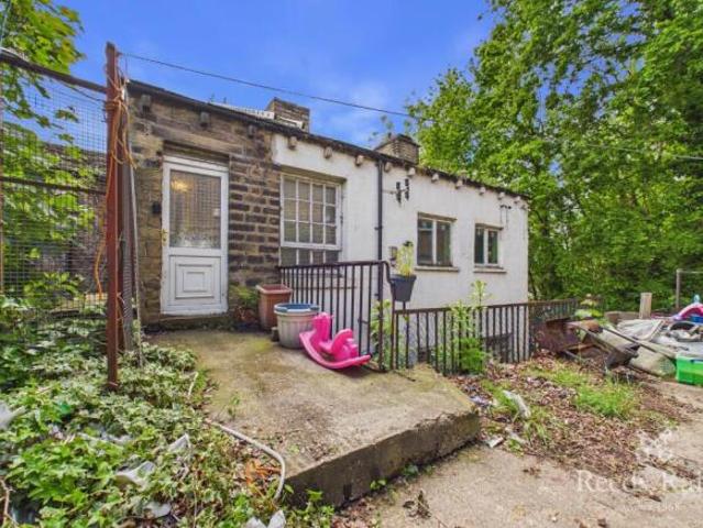 3 bedroom end of terrace house for sale in Manchester Road, Huddersfield, West Yorkshire, HD1