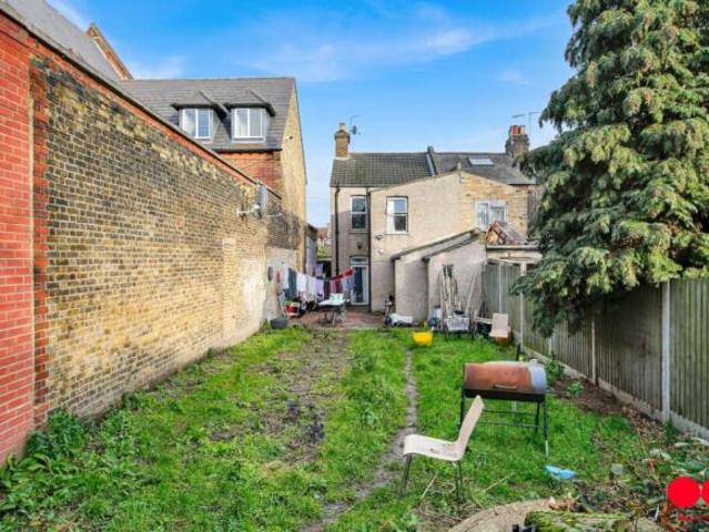 3 bedroom end of terrace house for sale in Manor Park Road, Manor Park, E12