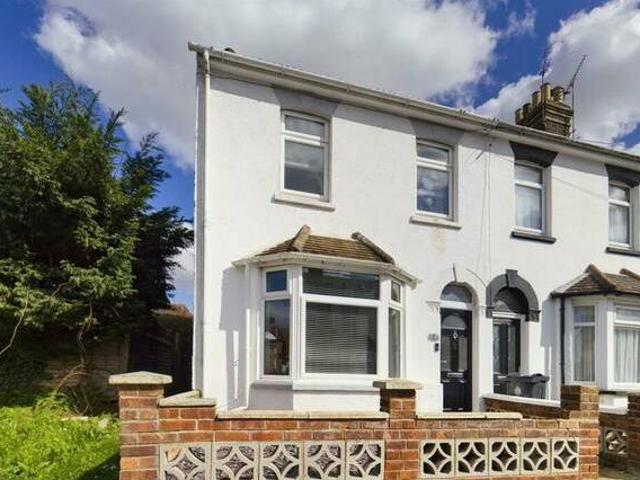 3 bedroom end of terrace house for sale in Manor Road Harwich CO12