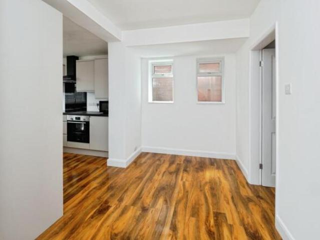3 bedroom end of terrace house for sale in Manor Road, Hull, HU5