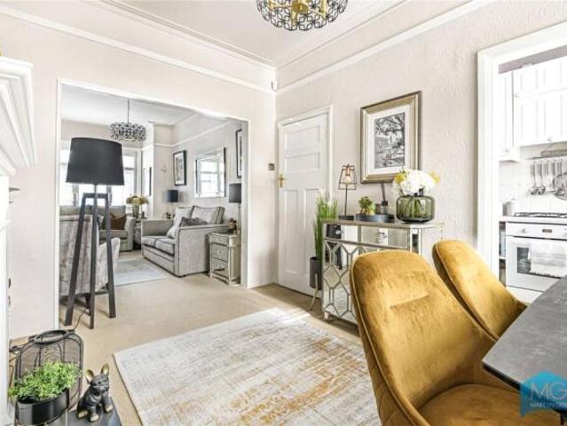 3 bedroom end of terrace house for sale in Marne Avenue, London, N11