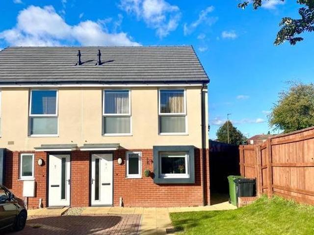 3 bedroom end of terrace house for sale in Mascall Close Hereford HR2
