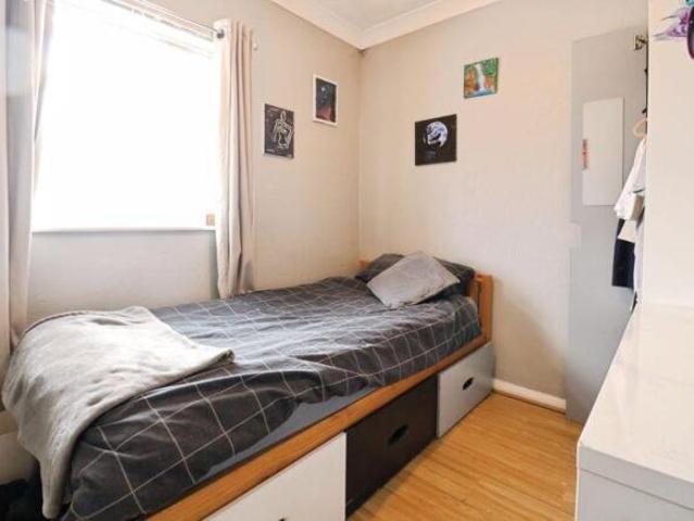 3 bedroom end of terrace house for sale in Mead Avenue, Langley, SL3