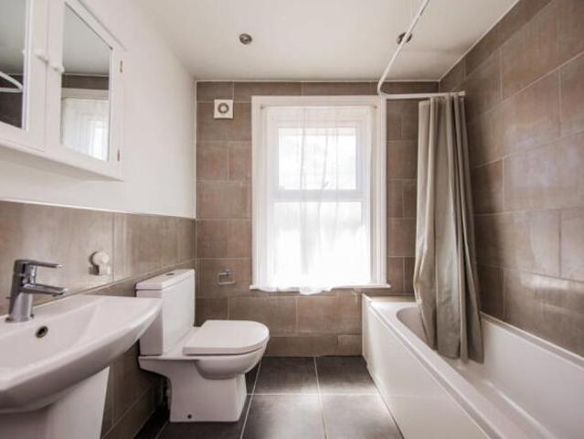 3 bedroom end of terrace house for sale in Meadow Road, Southborough, TN4