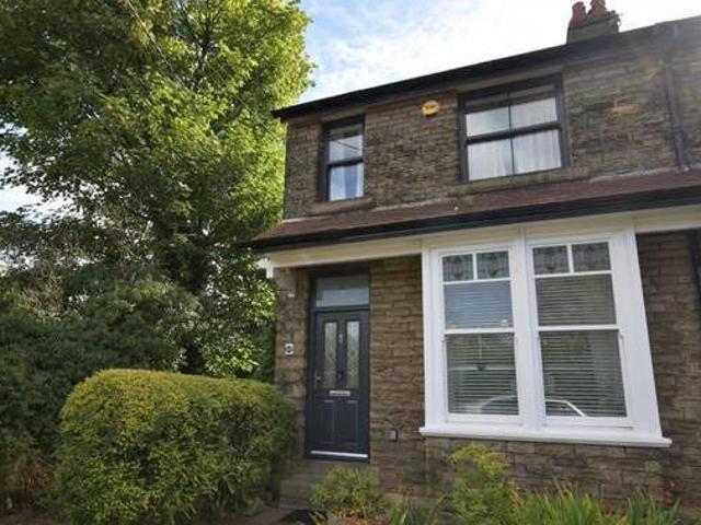 3 bedroom end of terrace house for sale in Meadowside Newtown Disley SK12
