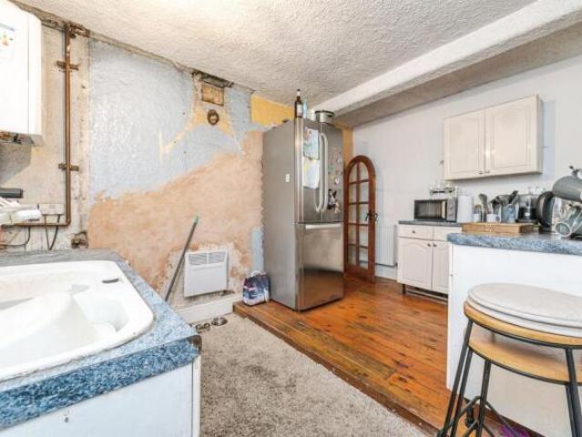 3 bedroom end of terrace house for sale in Meltham Road, Huddersfield, HD4