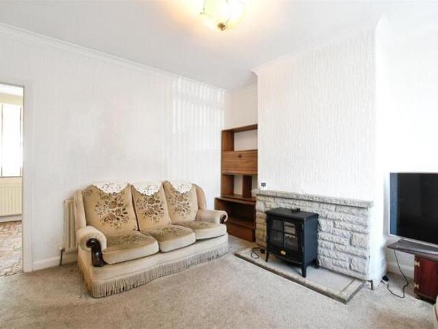 3 bedroom end of terrace house for sale in Middleburg Street, Hull, HU9