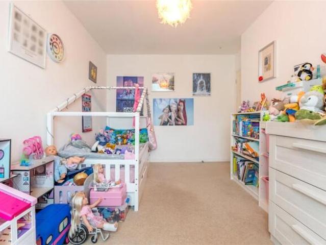 3 bedroom end of terrace house for sale in Mill View, Milnsbridge, Huddersfield, HD3