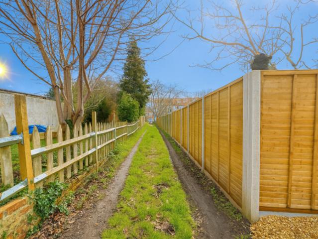 3 bedroom end of terrace house for sale in Muller Road, Bristol, BS7