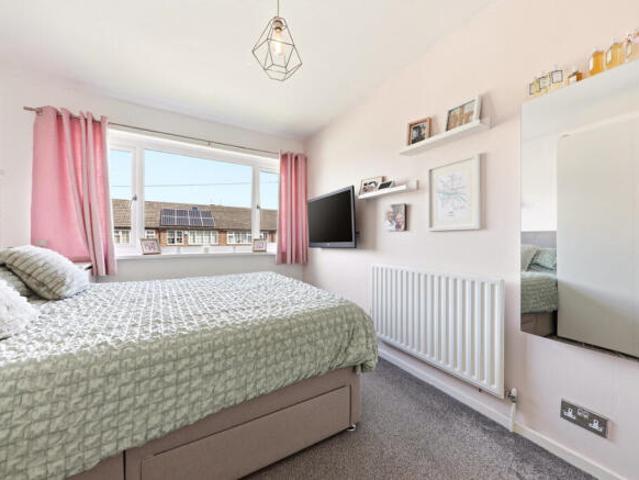 3 bedroom end of terrace house for sale in Newlay Lane Place, Leeds, LS13