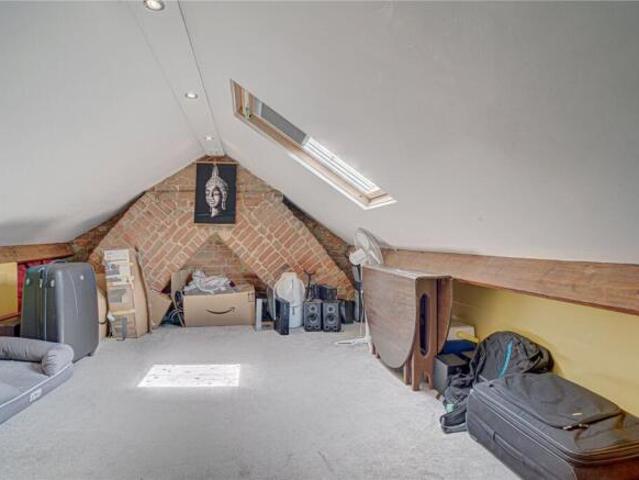 3 bedroom end of terrace house for sale in Southampton Street, Swindon, Wiltshire, SN1