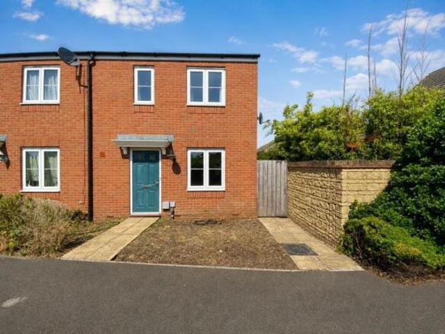 3 bedroom end of terrace house for sale in Sanders Close, Swindon, SN2