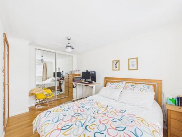 3 bedroom end of terrace house for sale in Sandleford Close, Reading, RG2
