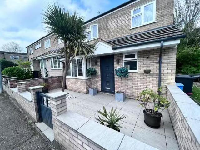 3 bedroom end of terrace house for sale in Scarborough Avenue.