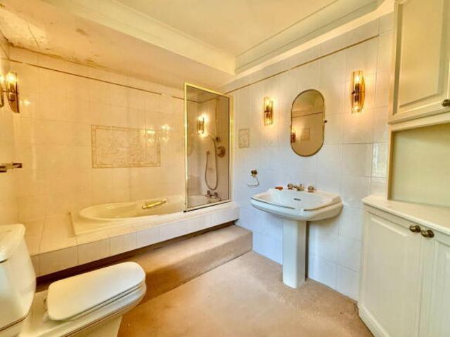3 bedroom end of terrace house for sale in Scarcroft. View, Brandon Lane, Shadwell, Leeds, LS17