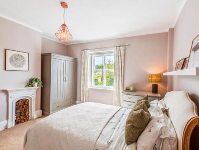 3 bedroom end of terrace house for sale in Shadwell Lane, Leeds, LS17