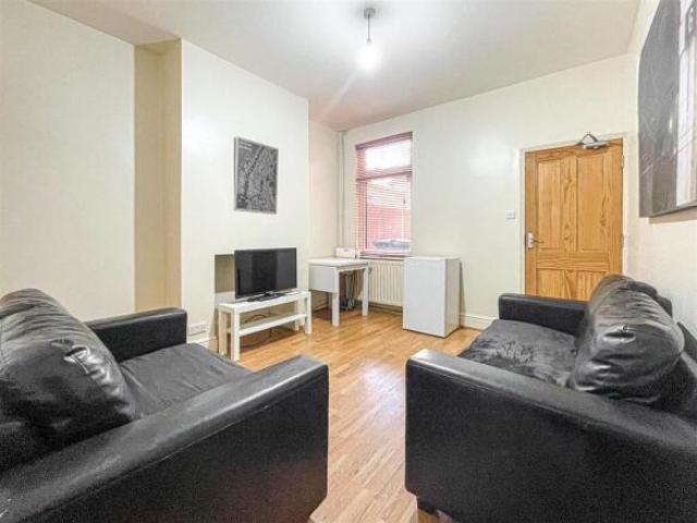 3 bedroom end of terrace house for sale in Sheffield Street, Leicester, LE3