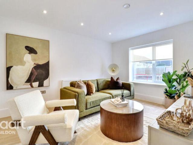 3 bedroom end of terrace house for sale in Sheppard Mews, Essex, SS14