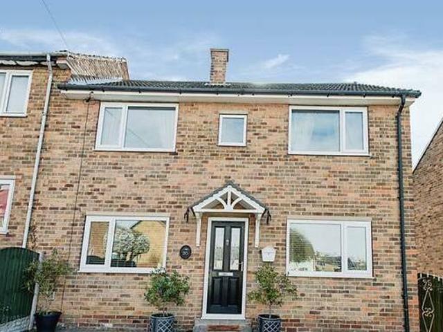 3 bedroom end of terrace house for sale in Simpsons Lane KNOTTINGLEY WF11