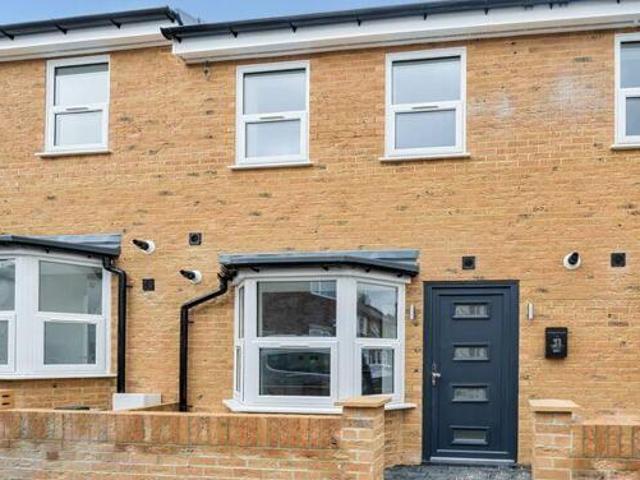 3 Bedroom End Of Terrace House For Sale In Slough
