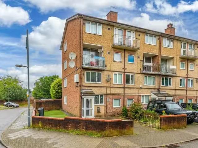 3 bedroom end of terrace house for sale in St Columbas Drive.