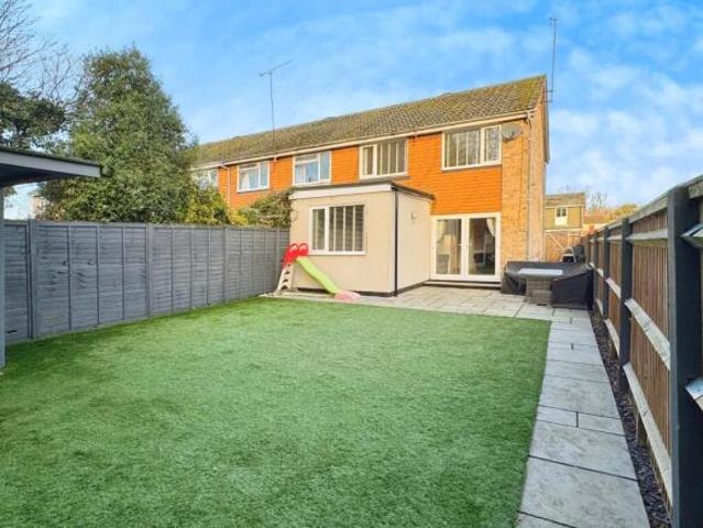 3 bedroom end of terrace house for sale in Stafford Close, Woodley, Reading, RG5