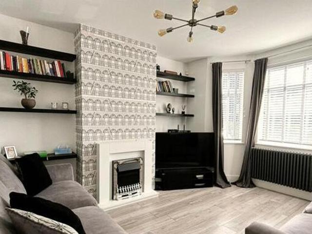 3 Bedroom End Of Terrace House For Sale In Staines upon thames, Surrey