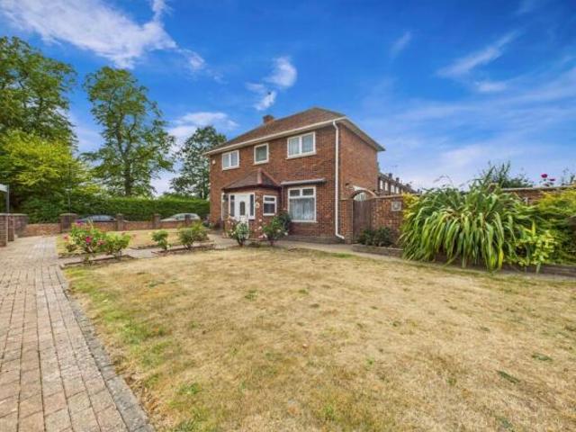 3 bedroom end of terrace house for sale in Stanley Green East, Langley, Berkshire, SL3
