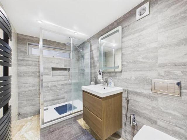 3 bedroom end of terrace house for sale in Stavordale Road, Carshalton, SM5