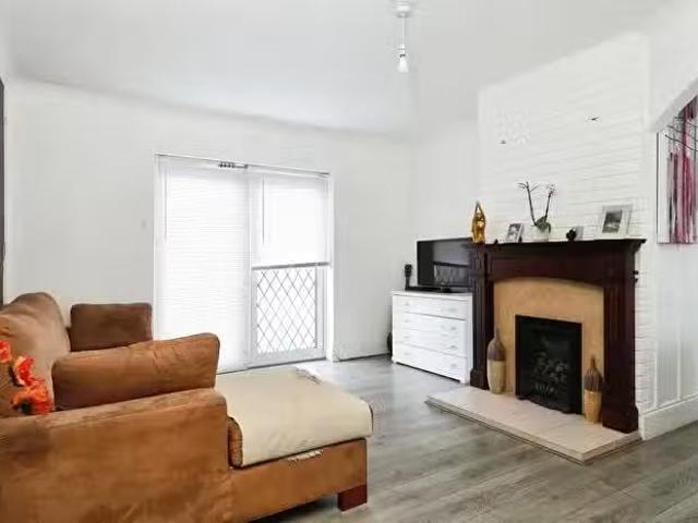 3 Bedroom End Of Terrace House For Sale In Stevenson Road, Tam.