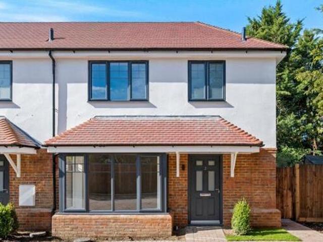 3 Bedroom End Of Terrace House For Sale In Stoneleigh, Surrey