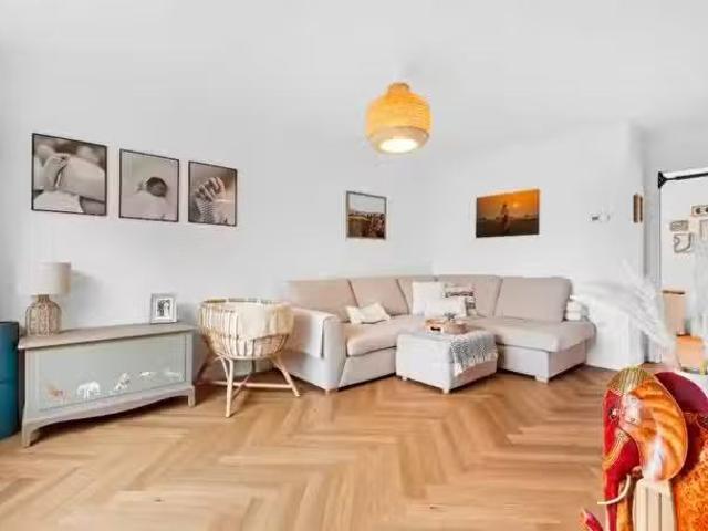 3 Bedroom End Of Terrace House For Sale In Strathallan Way, Au.