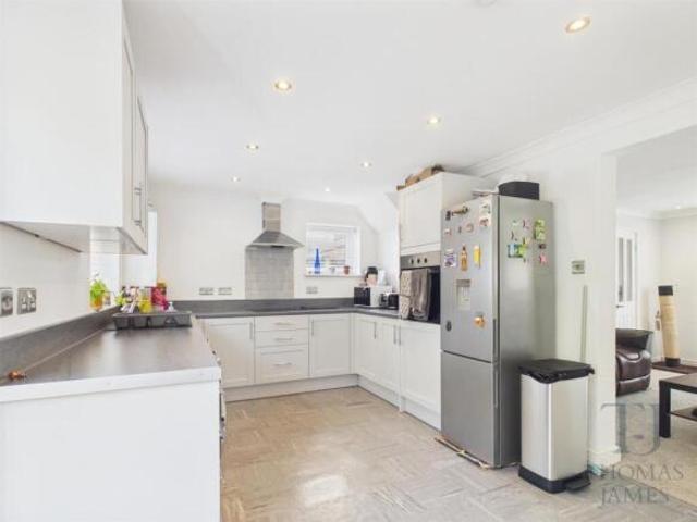 3 bedroom end of terrace house for sale in Summerwood Lane, Clifton, Nottingham, NG11