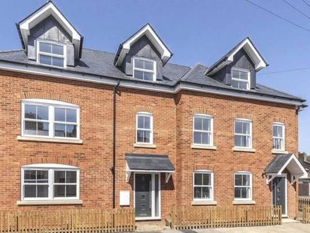 3 bedroom end of terrace house for sale in Surrey KT16