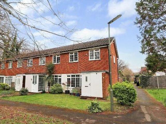 3 Bedroom End Of Terrace House For Sale In Surrey