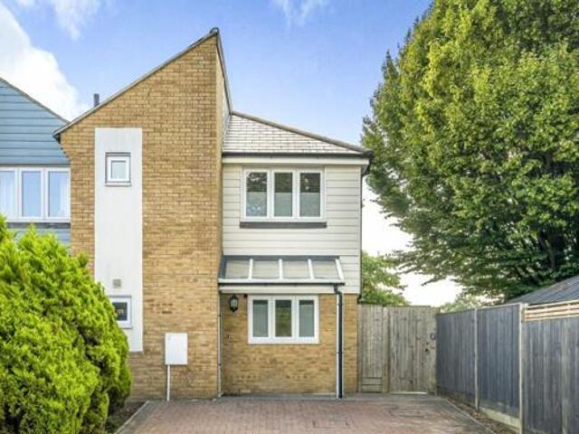 3 Bedroom End Of Terrace House For Sale In Surrey