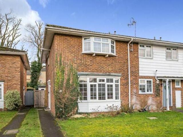 3 Bedroom End Of Terrace House For Sale In Surrey