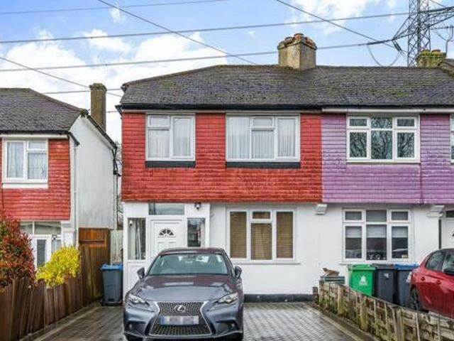 3 Bedroom End Of Terrace House For Sale In Surrey