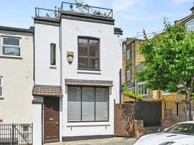 3 bedroom end of terrace house for sale in Swindon Street, London, W12